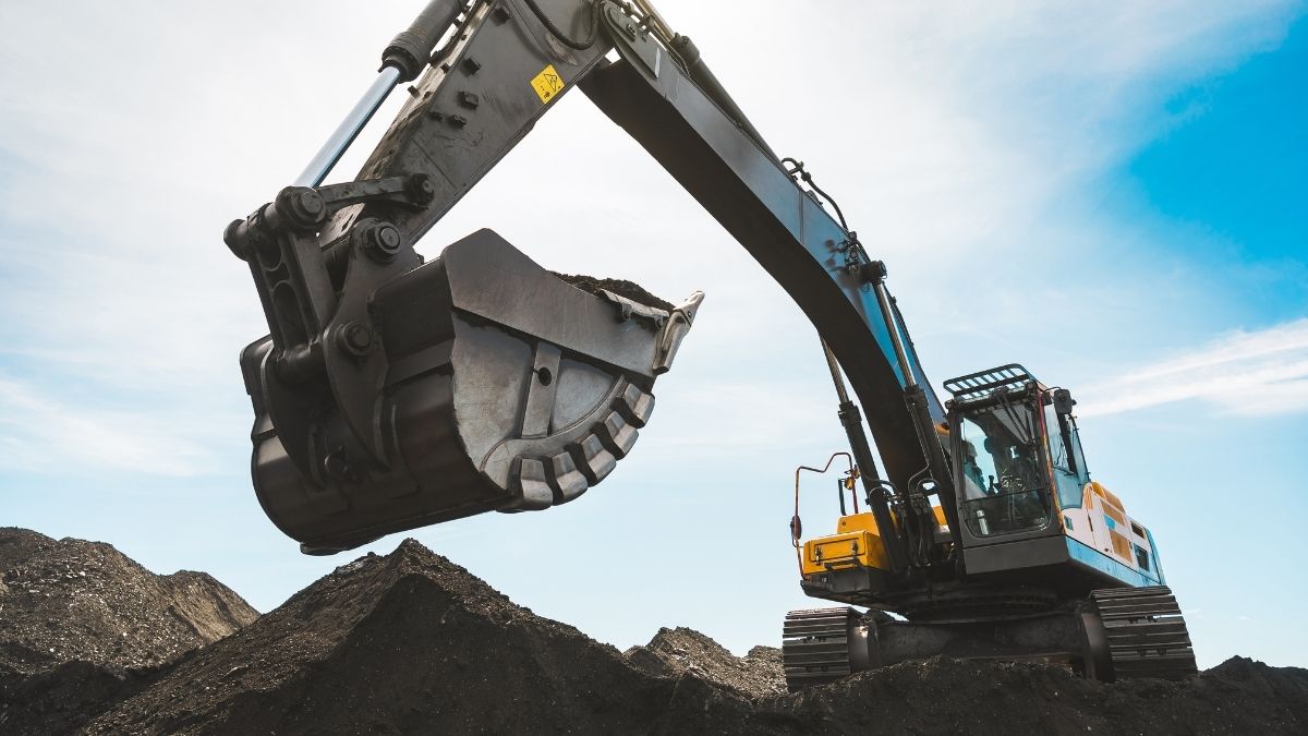 Essential construction equipment for heavy lifting - Daily Planet