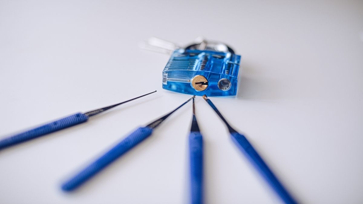 Lockpicking Techniques for Total Beginners